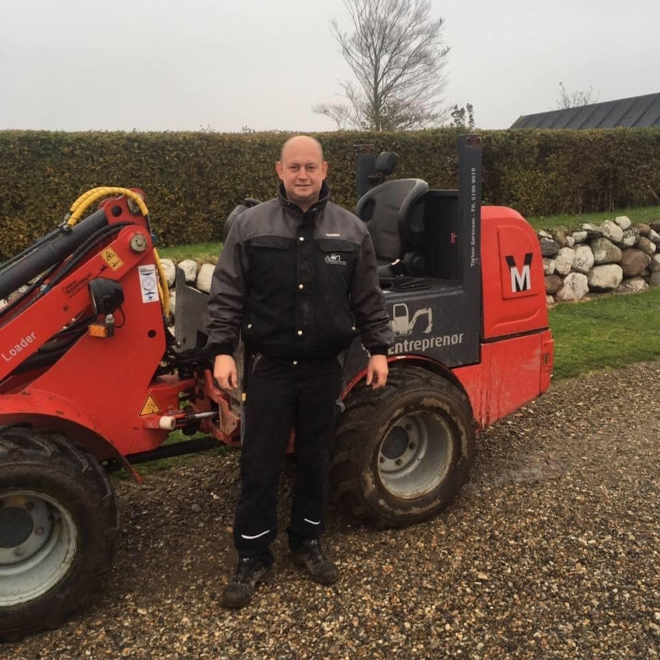 Driftig entreprenør med ny service • Her på Øen