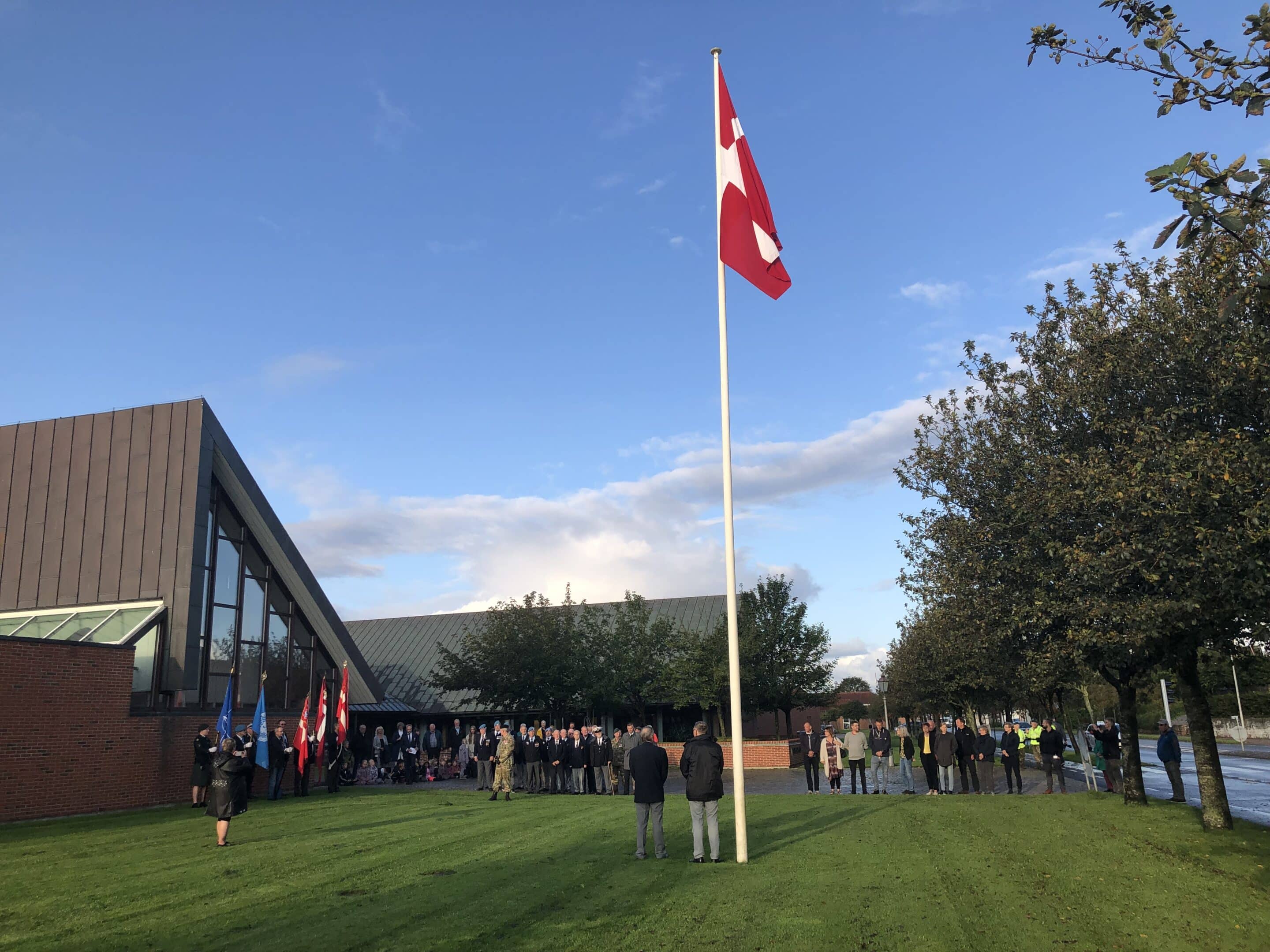Opfordring til flag for udsendte • Her på Øen