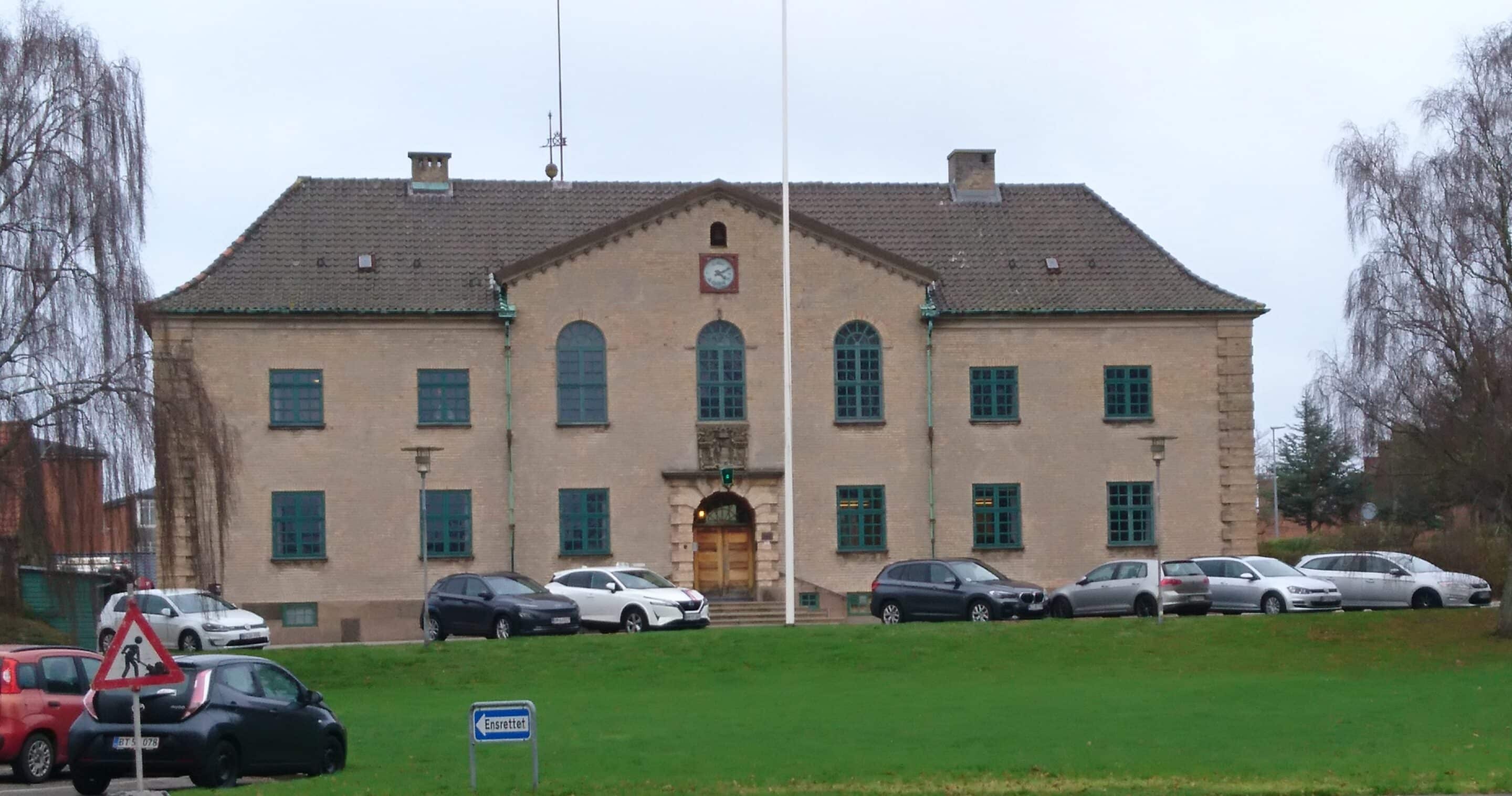 Arresten leder efter ny madleverandør • Her på Øen